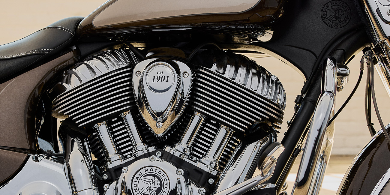Roadmaster: LOWRIDER MAMA INDIAN MOTORCYCLE